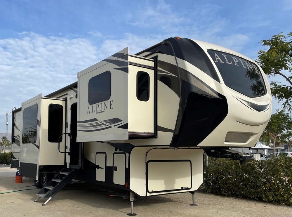 Luxurious Alpine Fifth Wheel For Sale On Alannia Costa Blanca ...